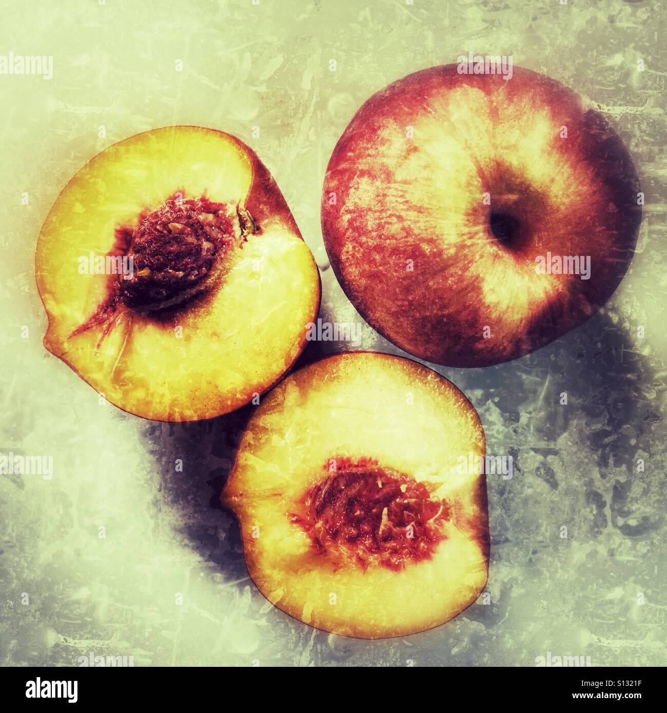 Edible peaches hi-res stock photography and images - Alamy