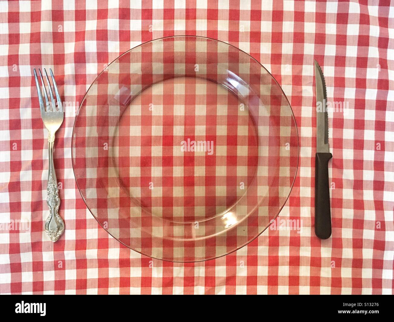 Empty plate hi-res stock photography and images - Alamy