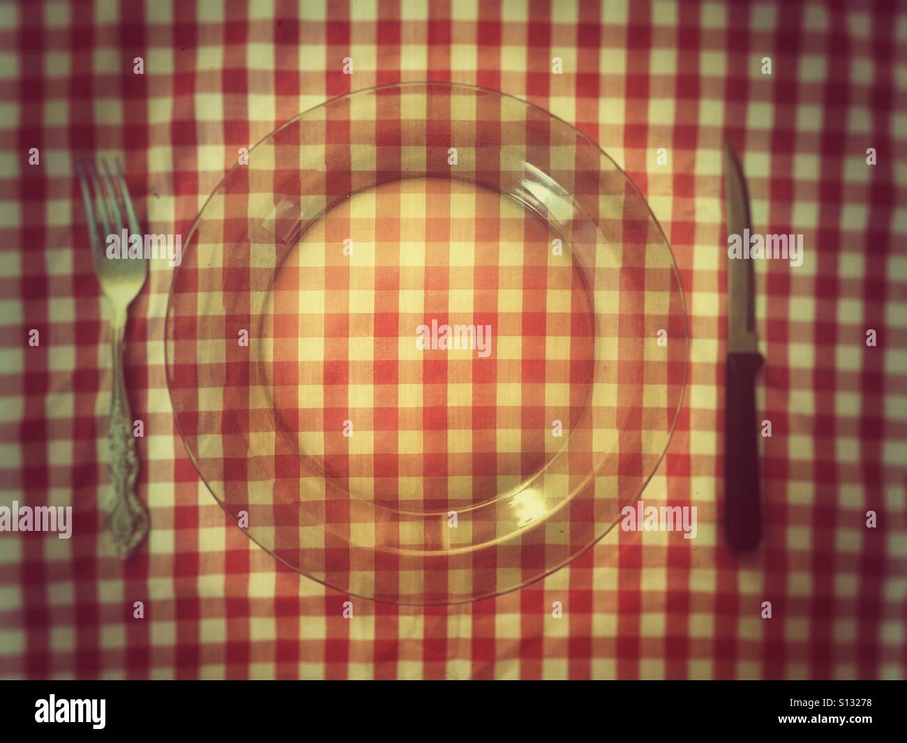 Empty plate hunger hi-res stock photography and images - Alamy