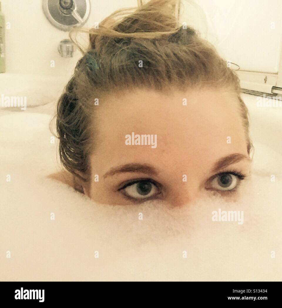 Face submerged hi-res stock photography and images - Alamy