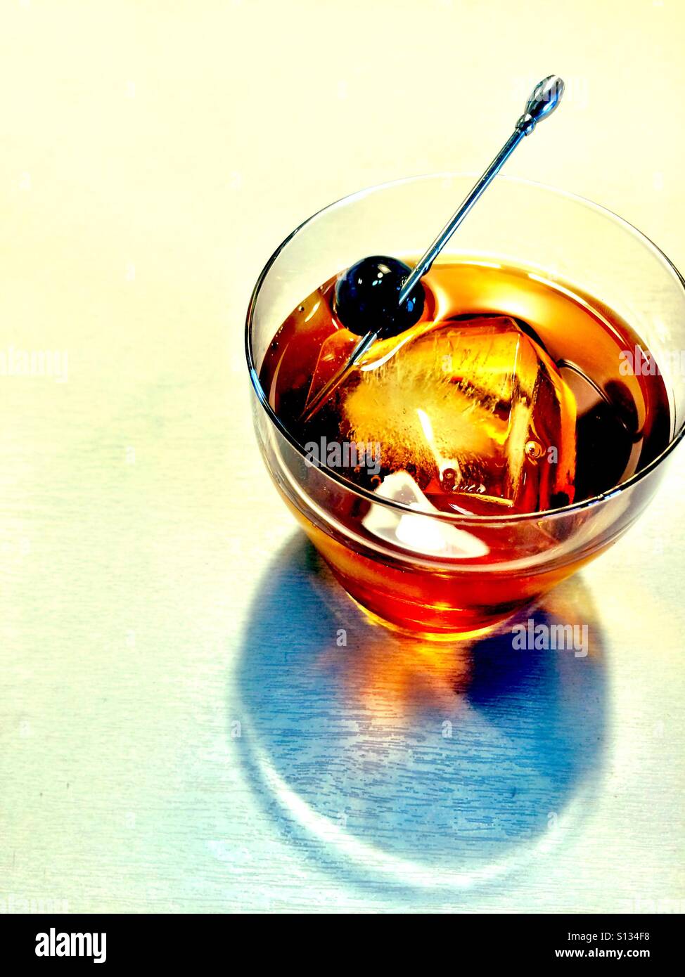 Manhattan cocktail on rocks hi-res stock photography and images - Alamy