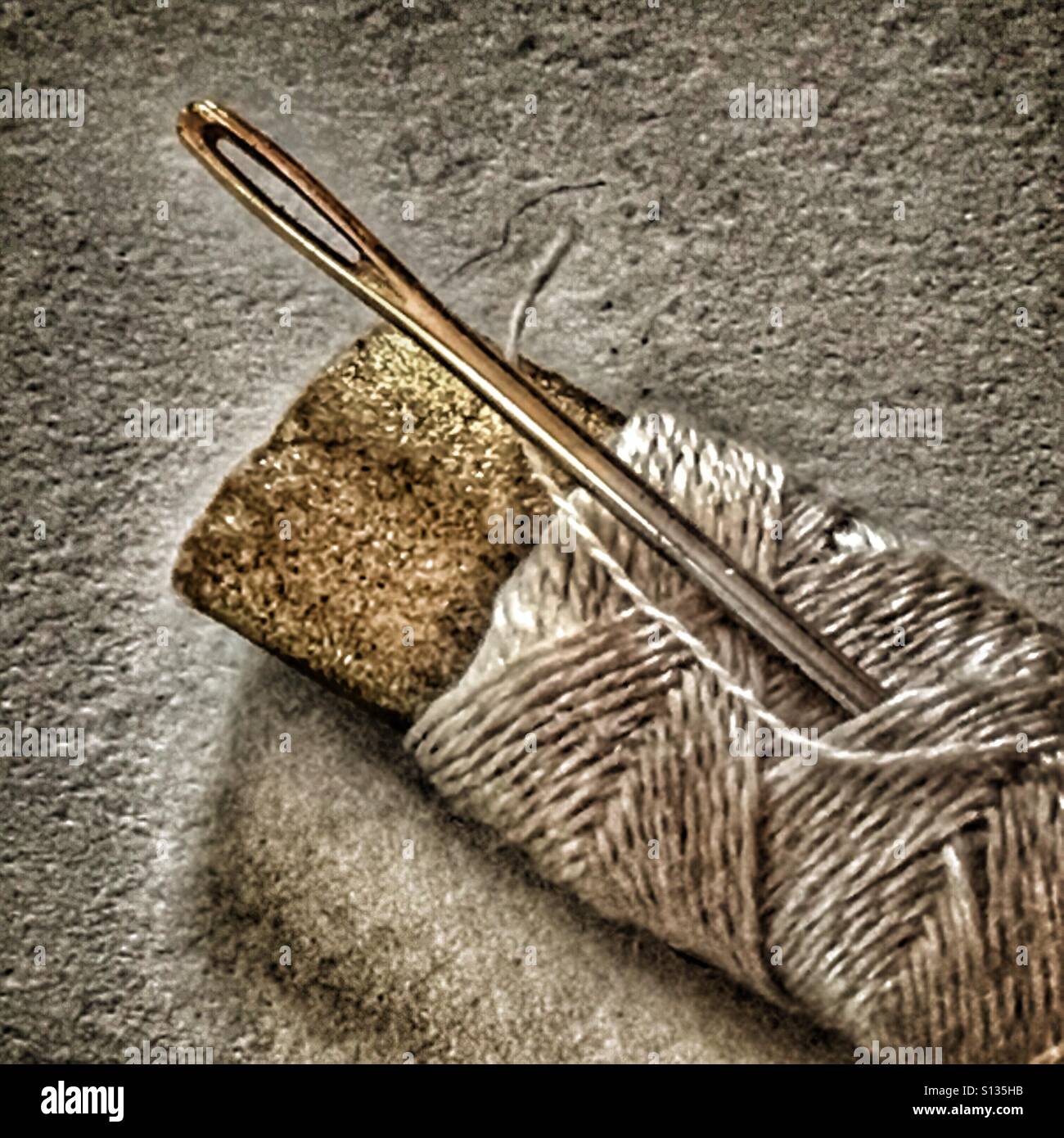 Needle and thread Stock Photo - Alamy