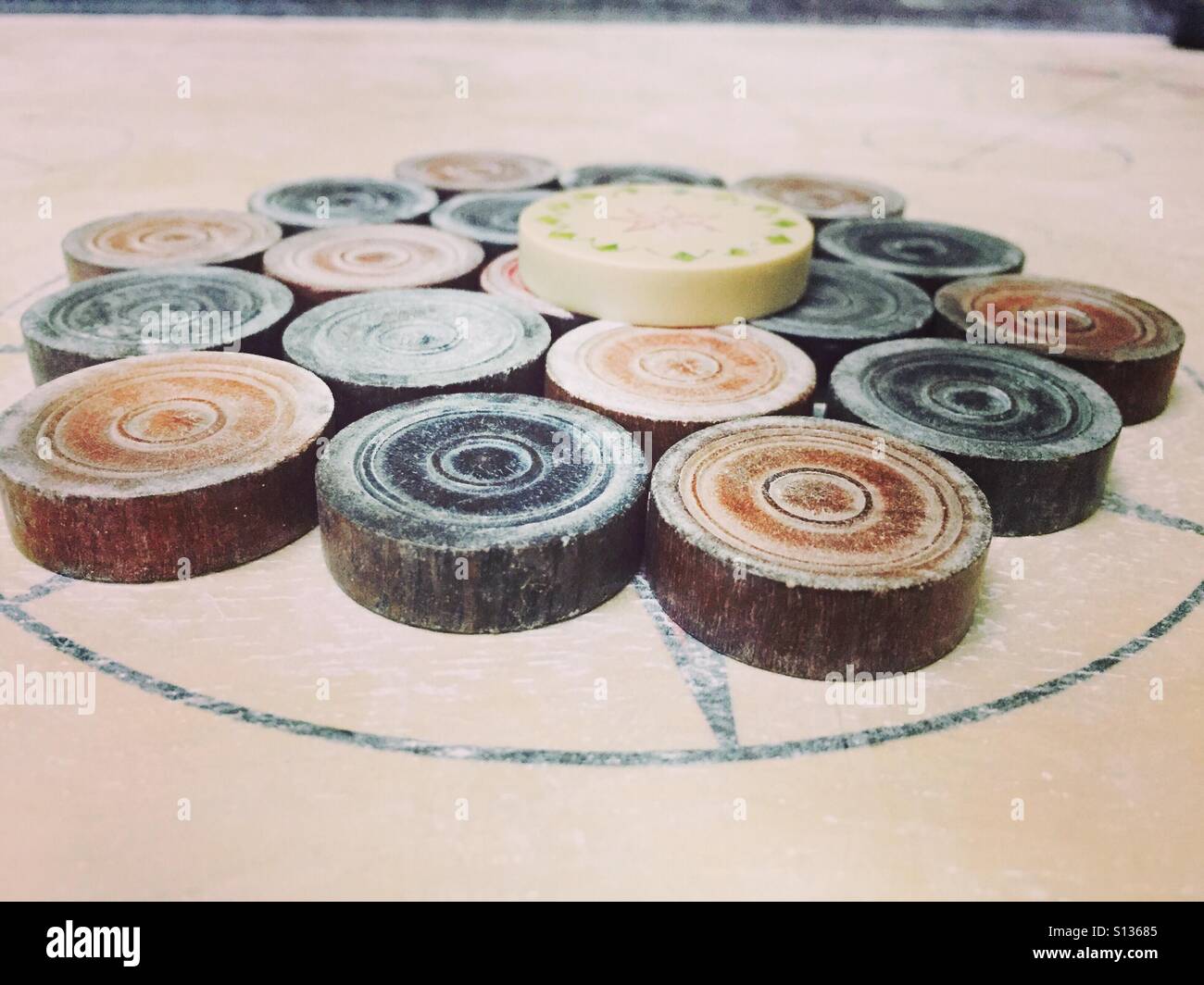 Carrom board hi-res stock photography and images - Alamy