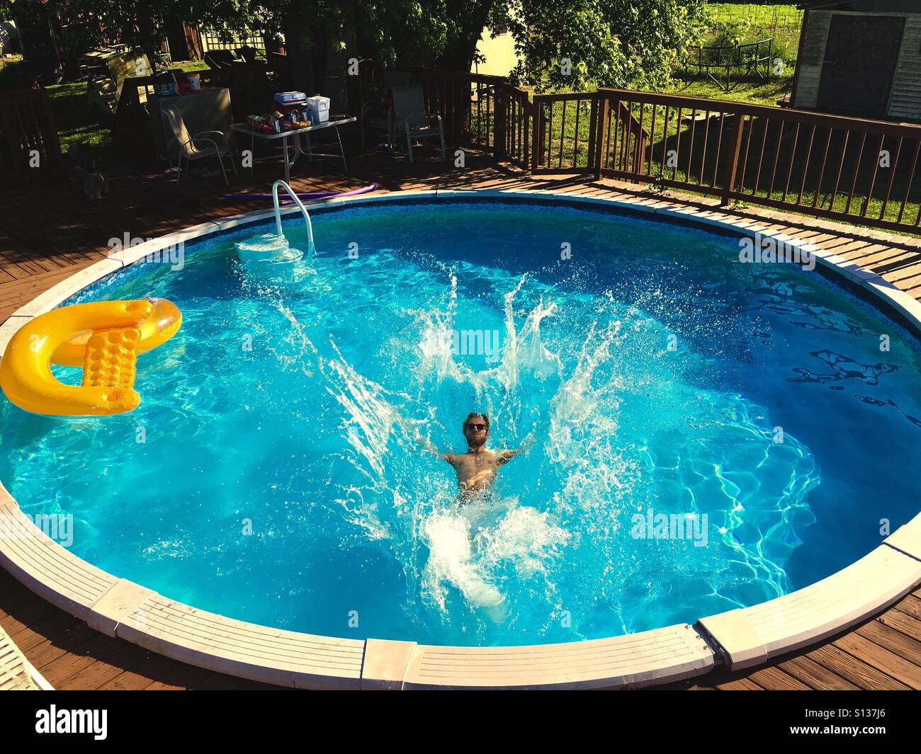 Dipping into an aquatic bliss Stock Photo - Alamy