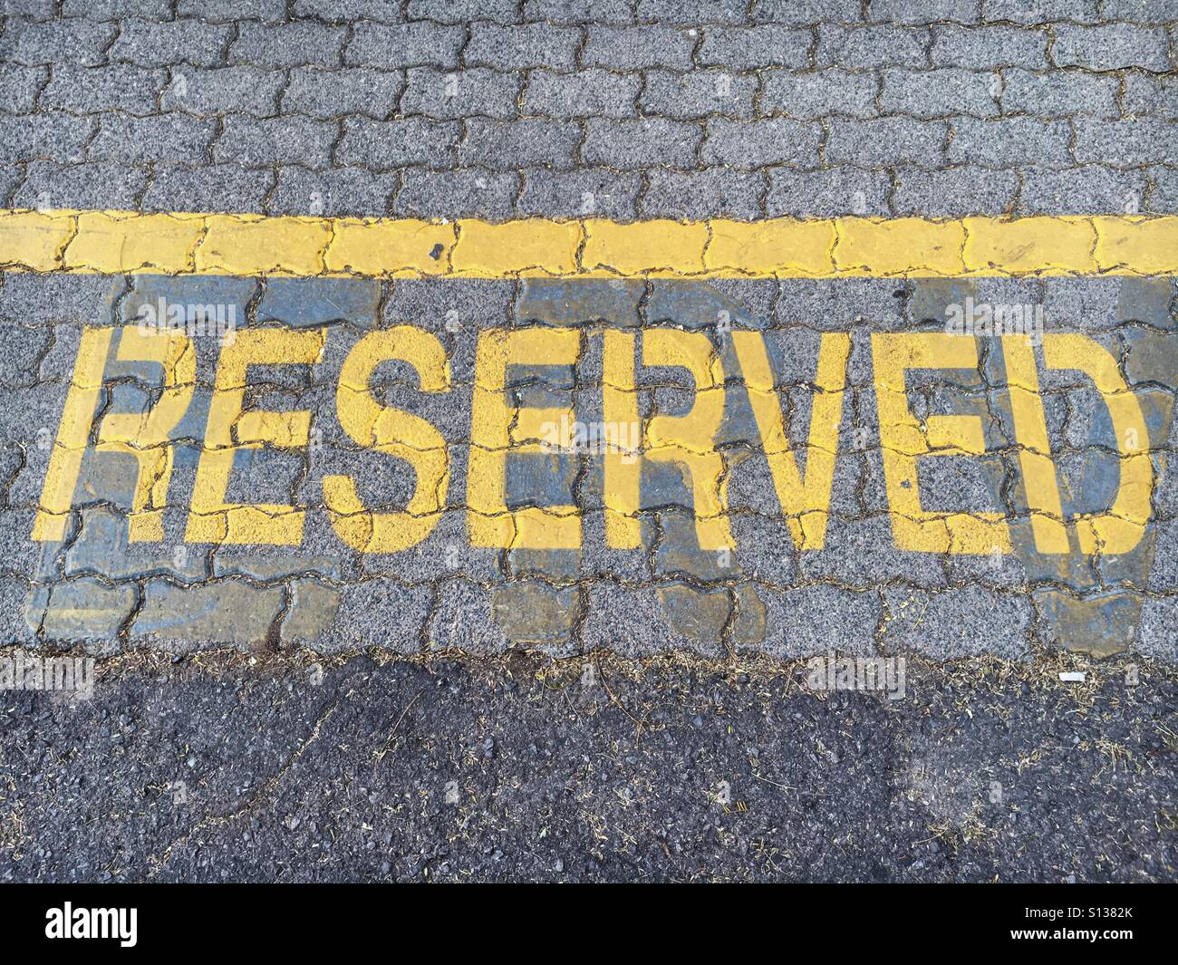 Yellow line painted hi-res stock photography and images - Alamy
