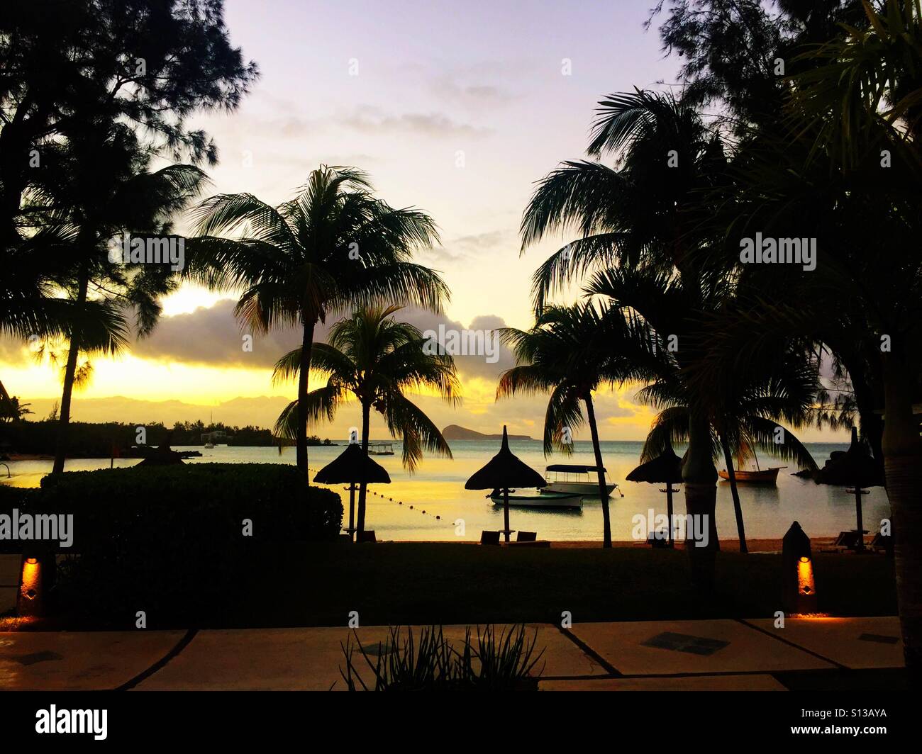 Luxury resort ocean night hi-res stock photography and images - Alamy