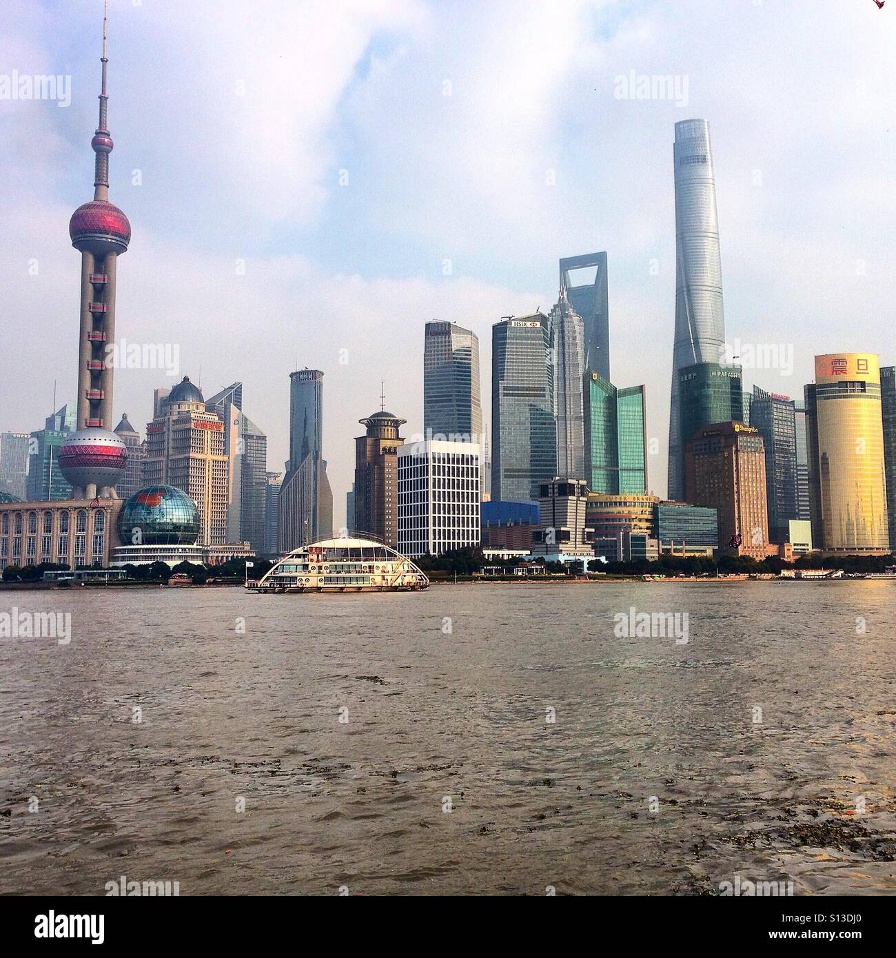 Shanghai skyline and river hi-res stock photography and images - Alamy