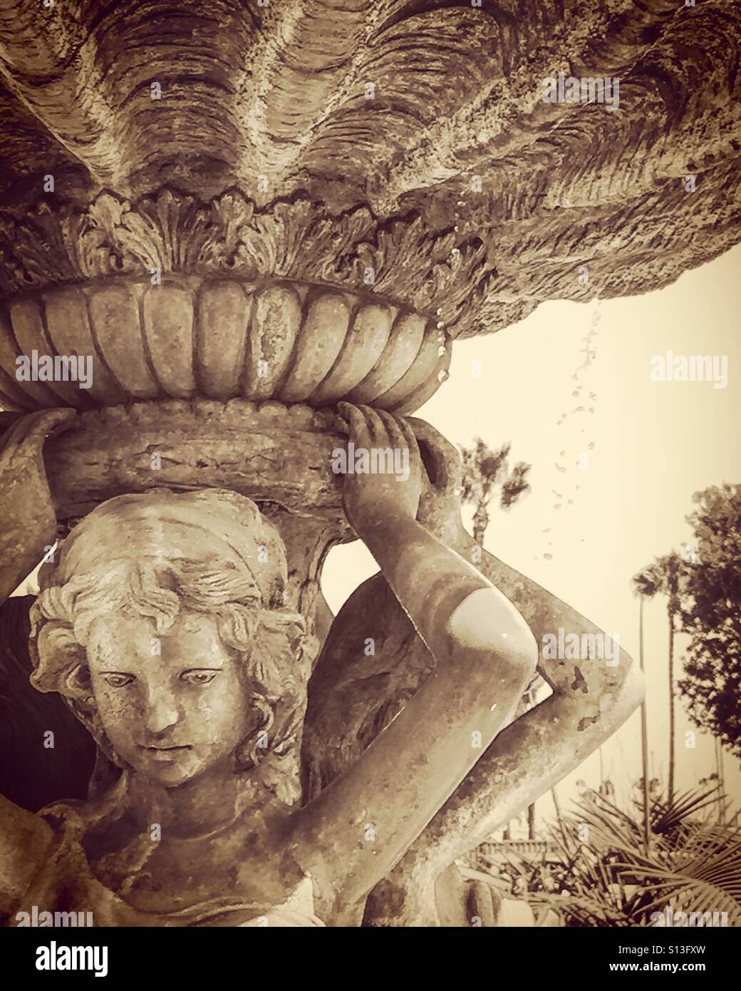 Statue fountain hi-res stock photography and images - Alamy