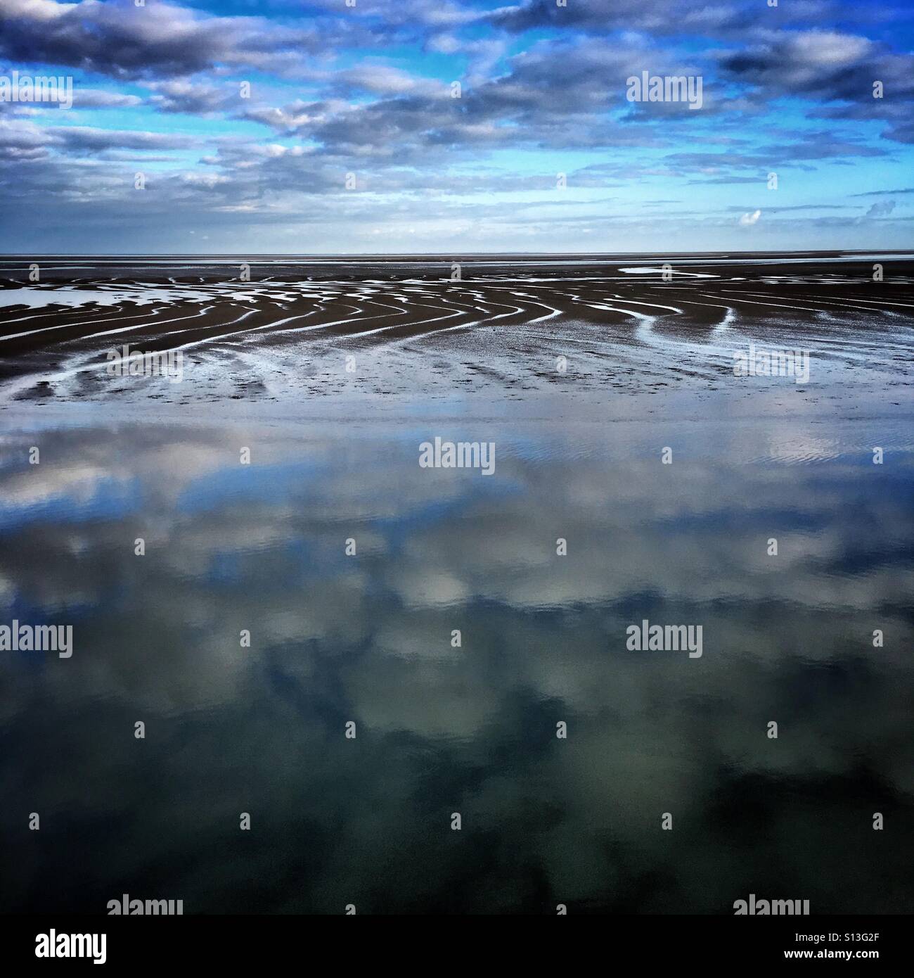 Sea and sky reflection hi-res stock photography and images - Alamy