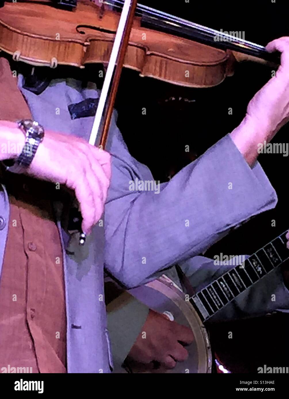 Fiddle and banjo Stock Photo - Alamy