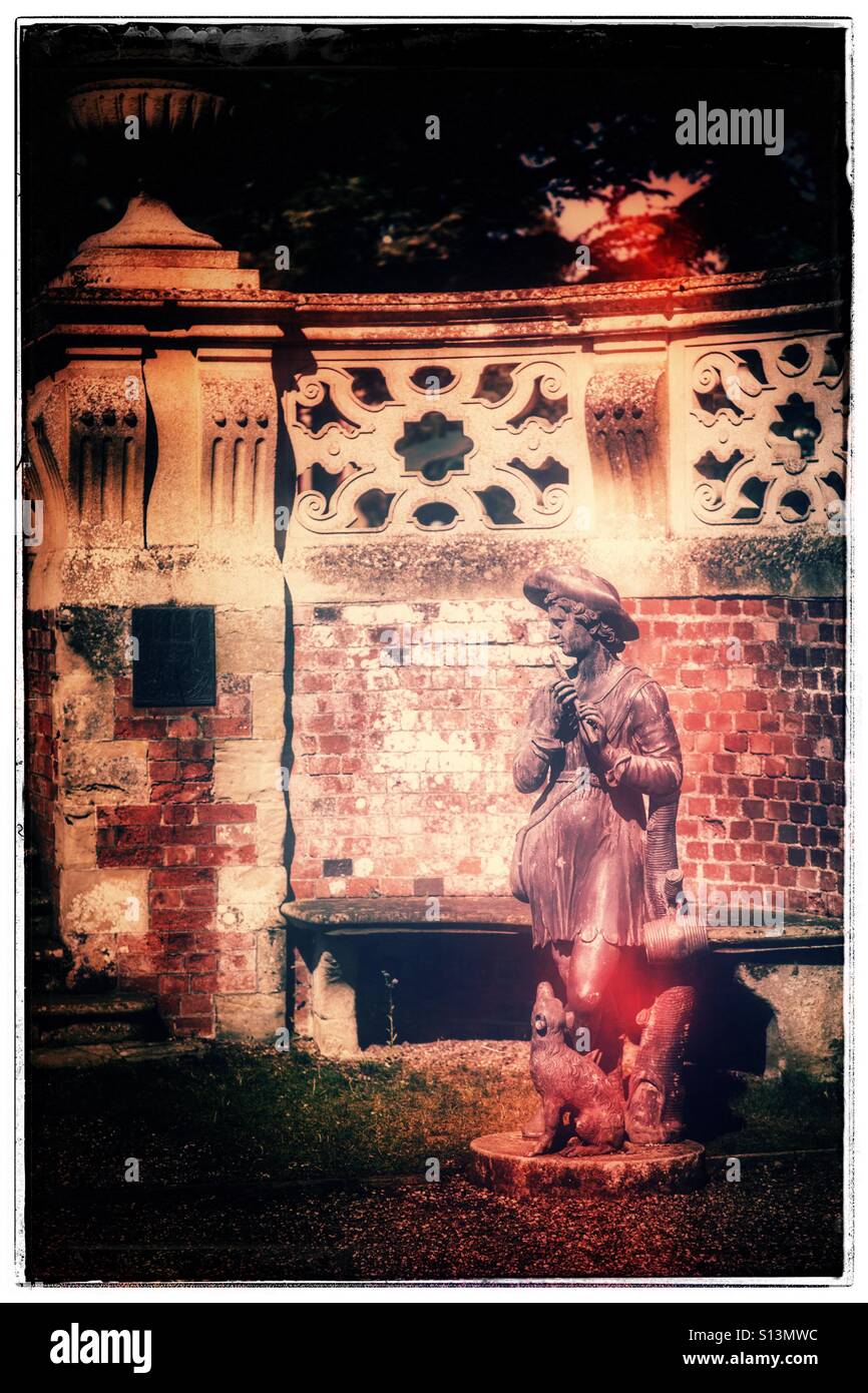 English stately home garden hi-res stock photography and images - Alamy