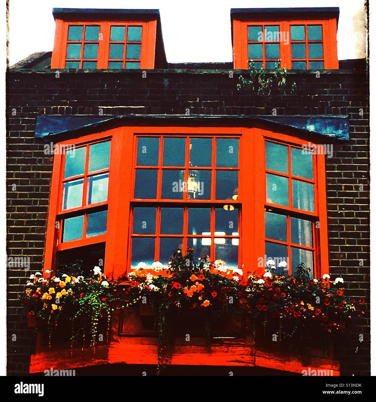 Red windows hi-res stock photography and images - Alamy