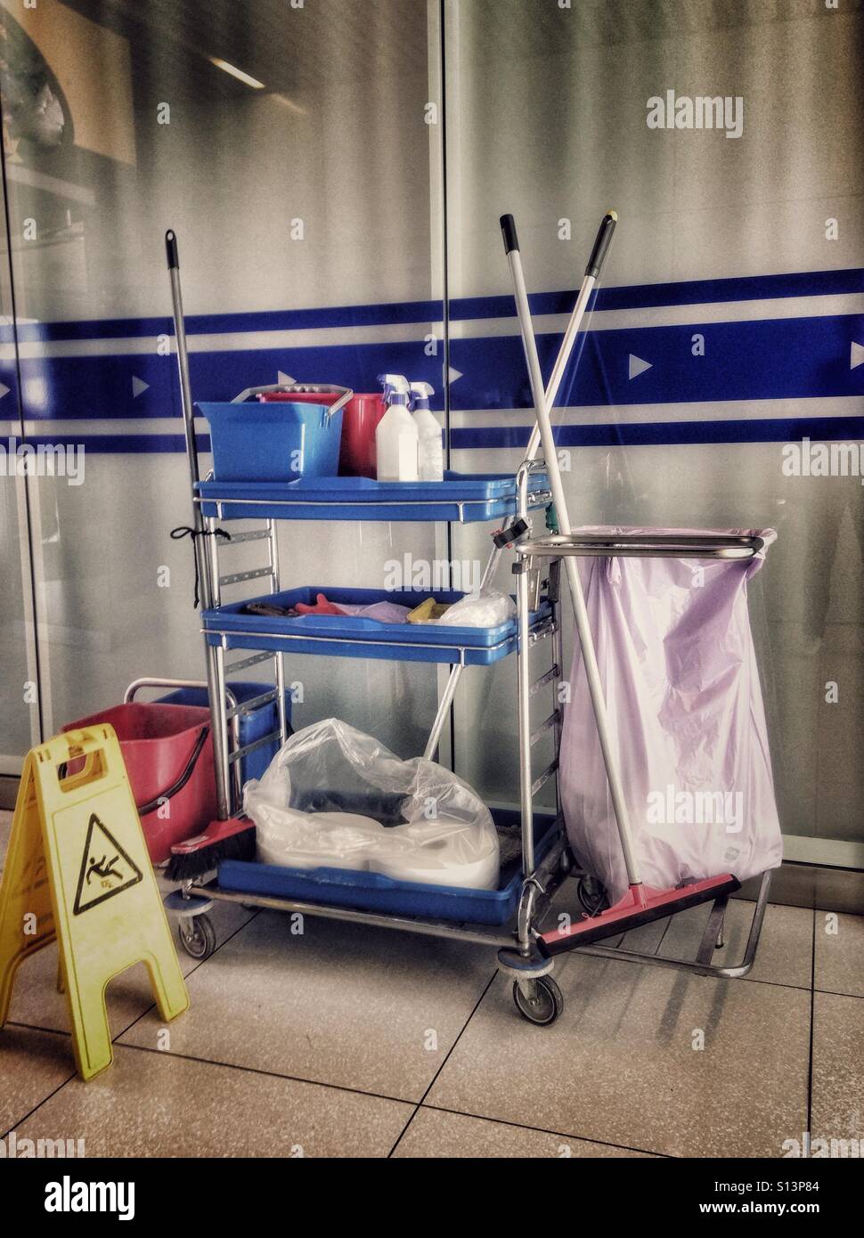 Cleaning service cart hi-res stock photography and images - Alamy