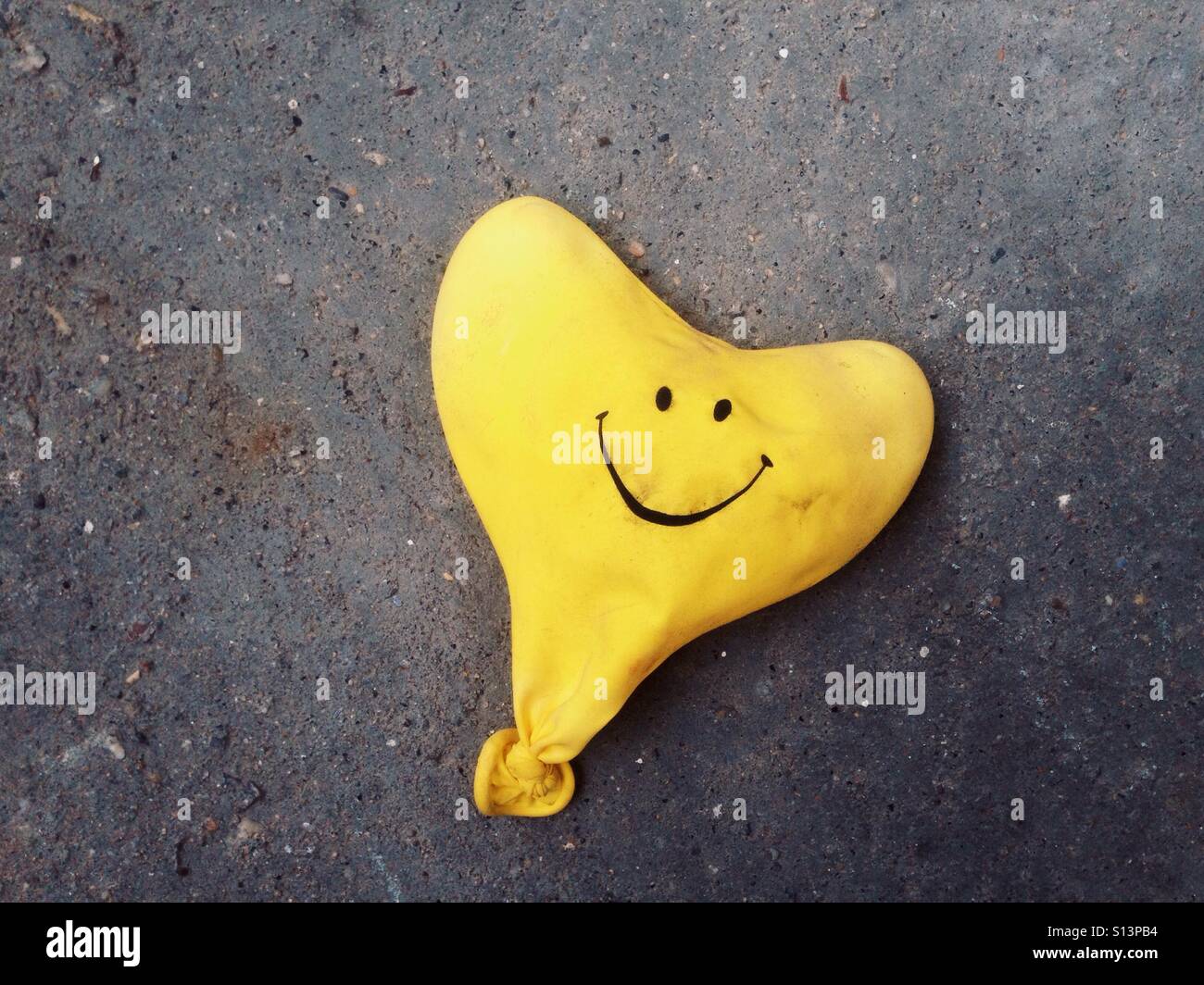 Happy face balloon deflated hi-res stock photography and images - Alamy