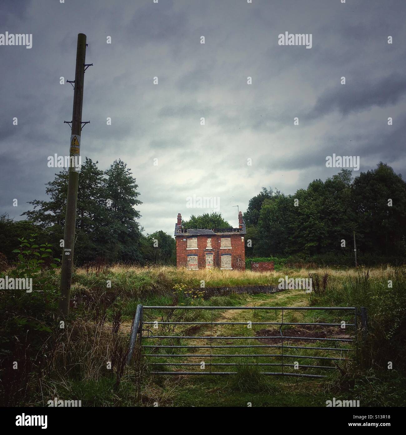 Derelict farm house hi-res stock photography and images - Alamy