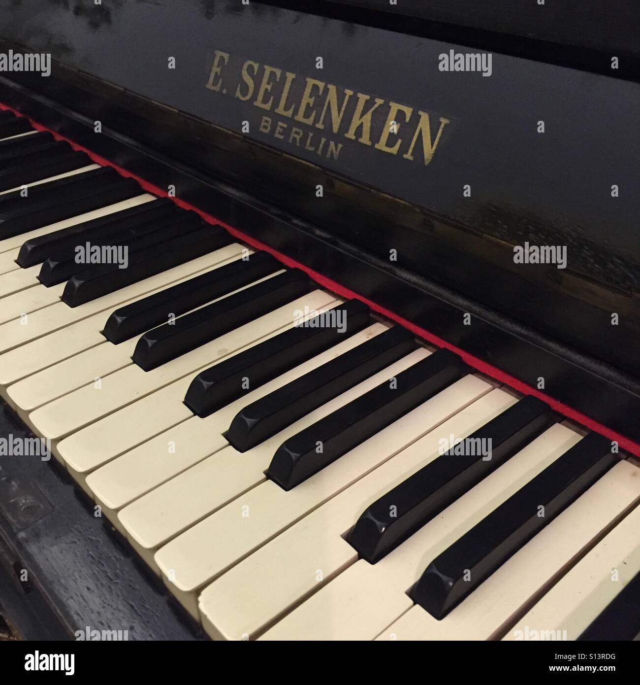 Classic piano hi-res stock photography and images - Alamy