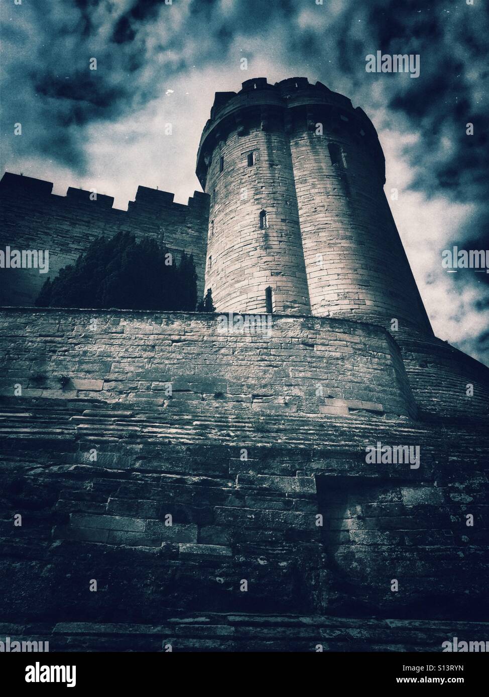 Walls medieval warwick castle hi-res stock photography and images - Alamy