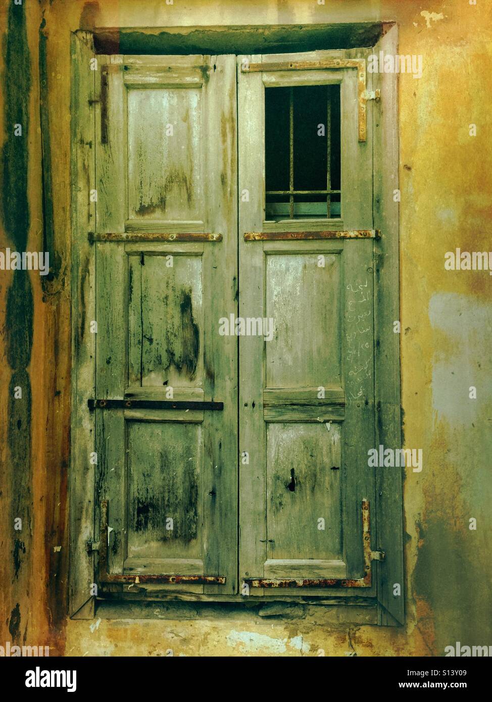 Dilapidated window hi-res stock photography and images - Alamy