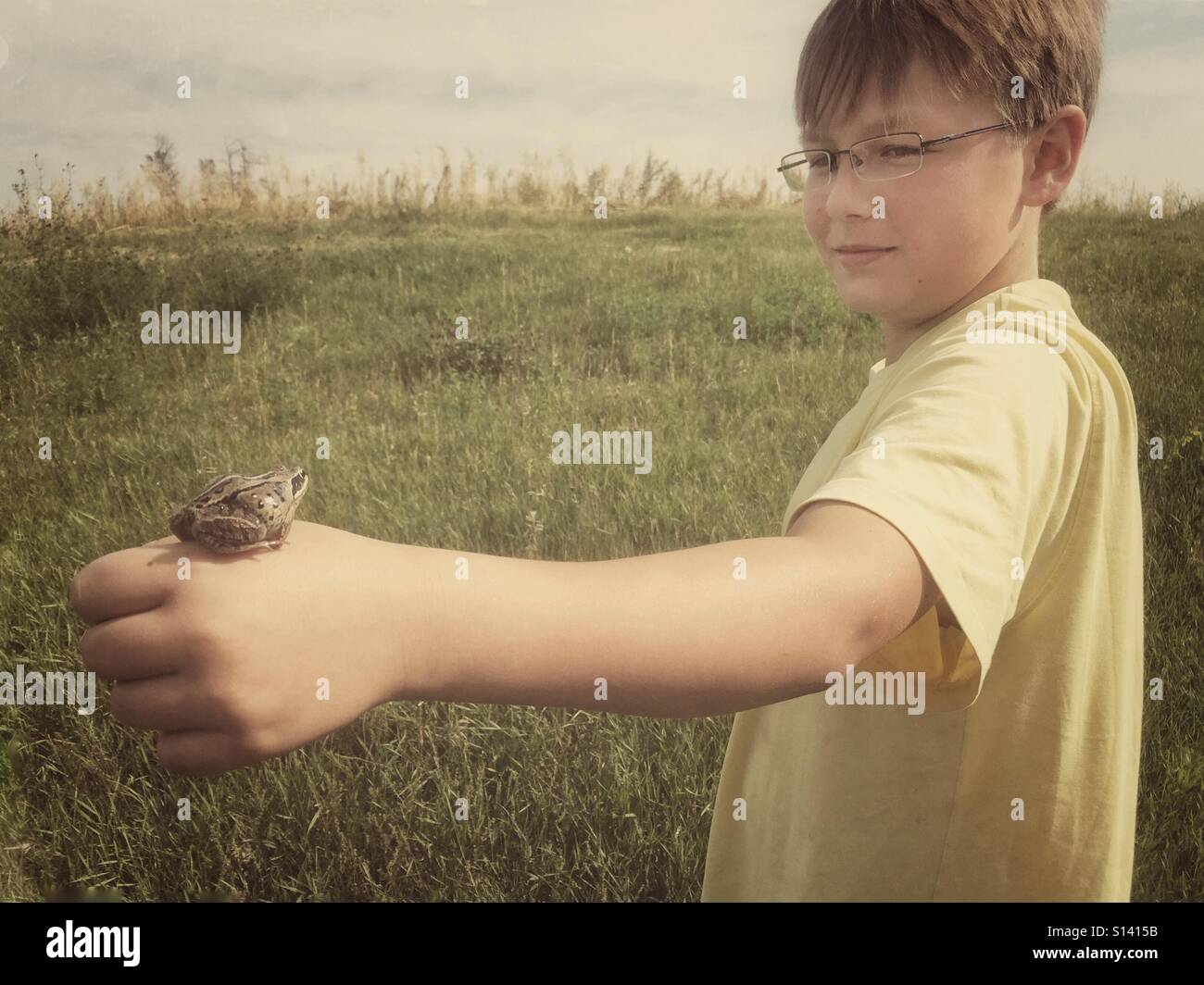 Boy with a frog hi-res stock photography and images - Alamy