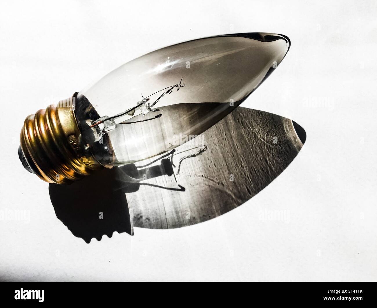 Broken filament hi-res stock photography and images - Alamy
