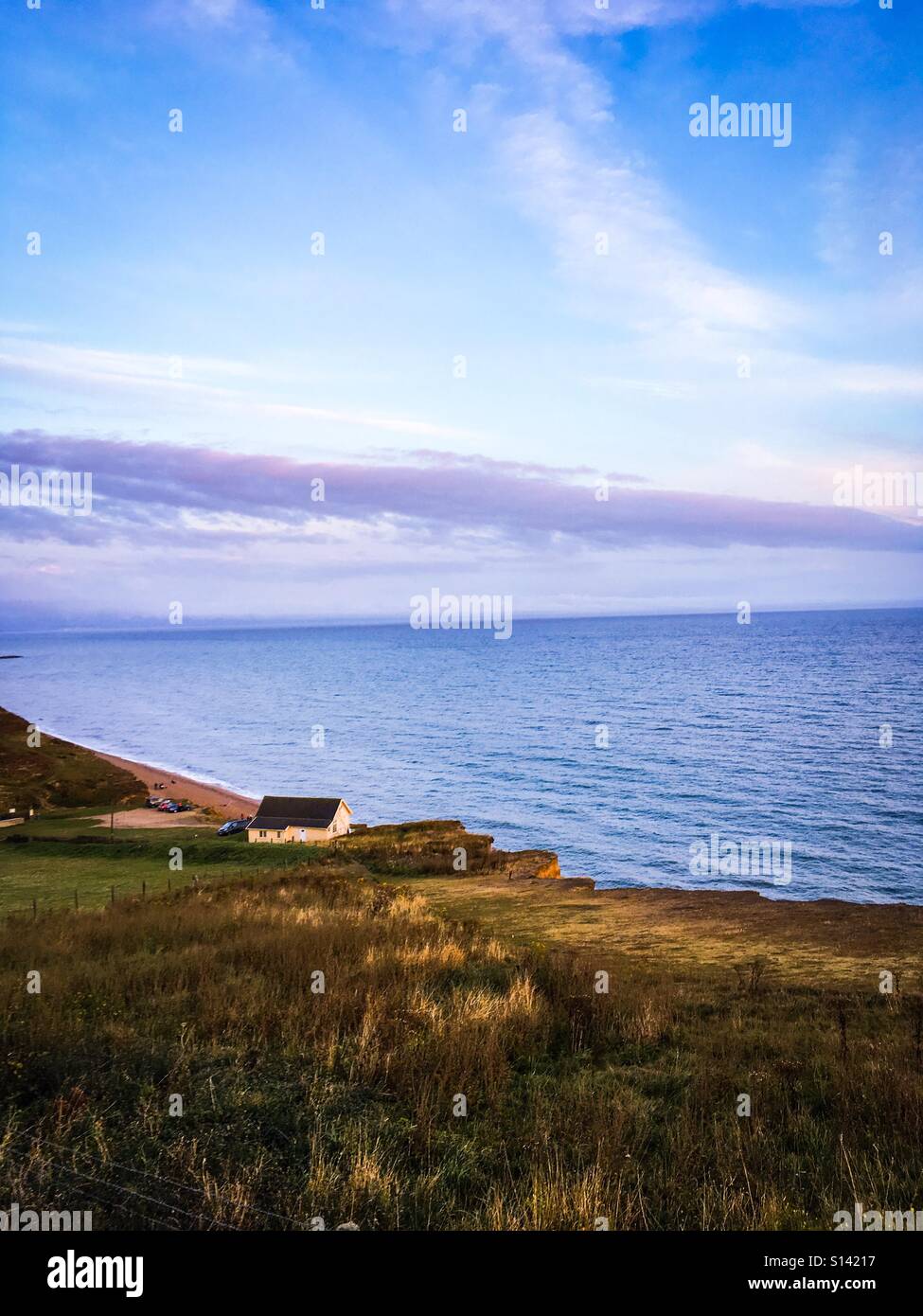 House isolated cliff hi-res stock photography and images - Alamy