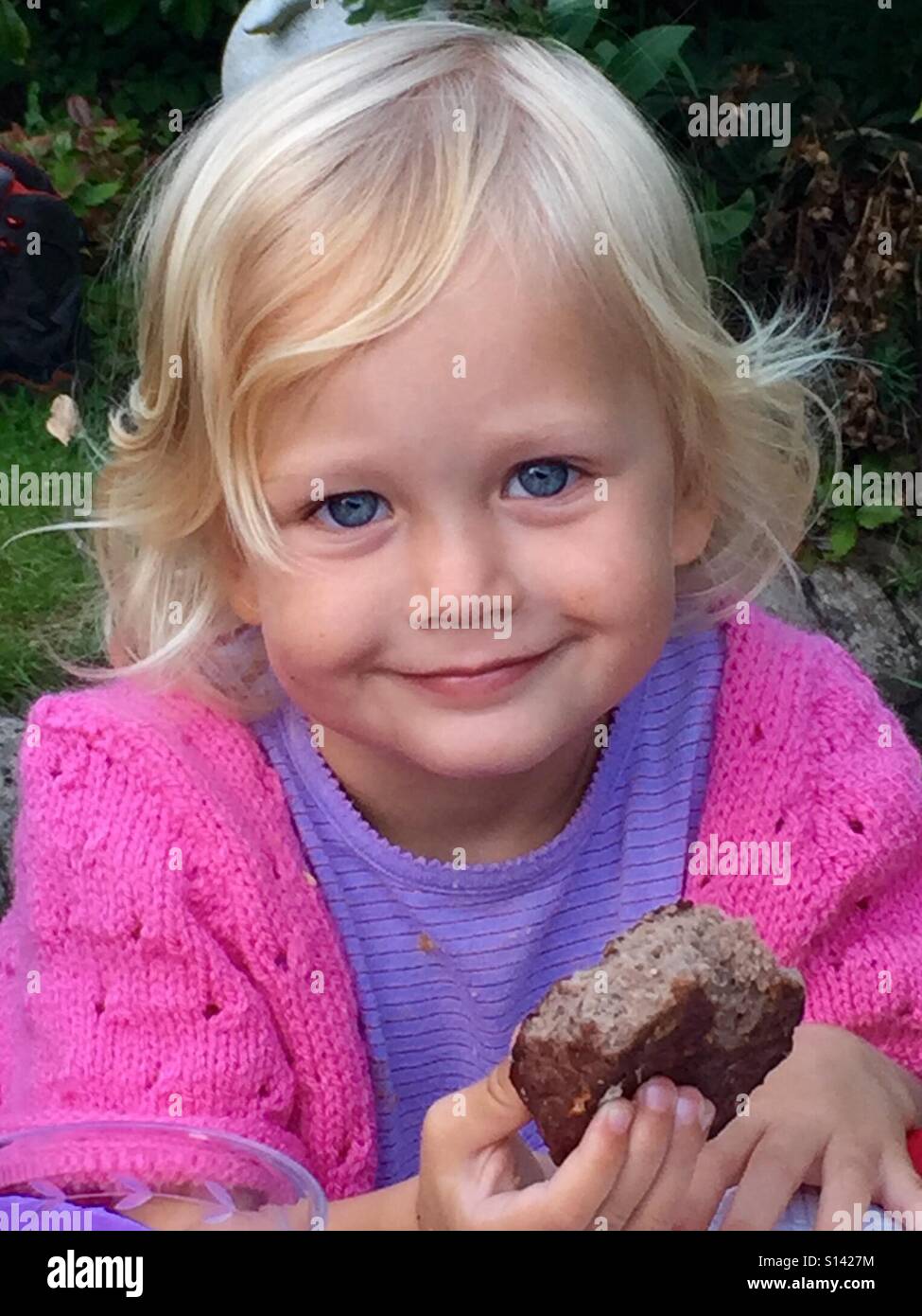 Child cake hi-res stock photography and images - Alamy