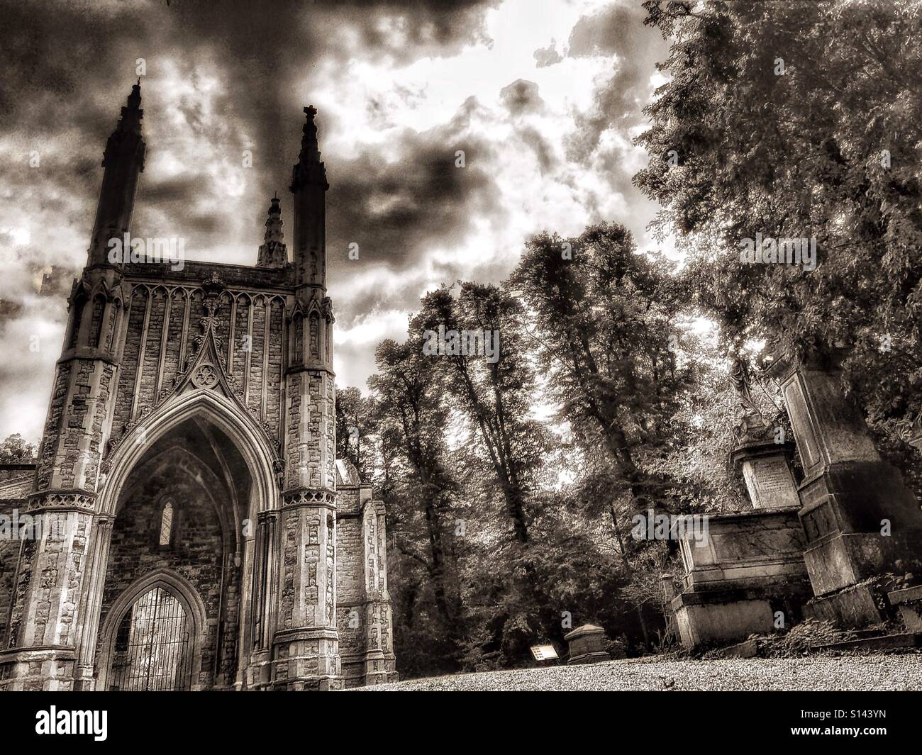 Nunhead cemetery hi-res stock photography and images - Alamy