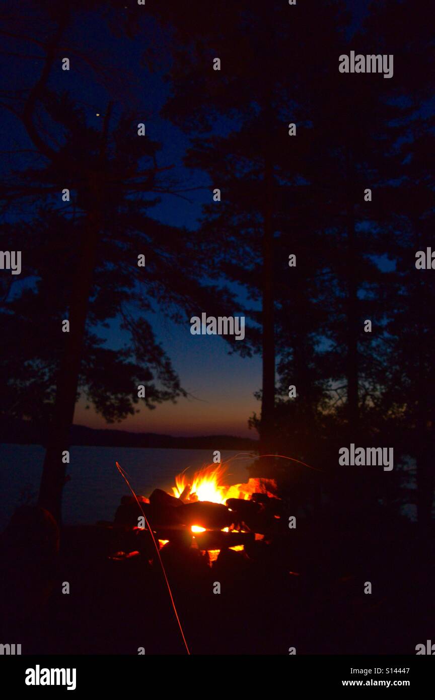 Campfire flames lake fire pit hi-res stock photography and images - Alamy