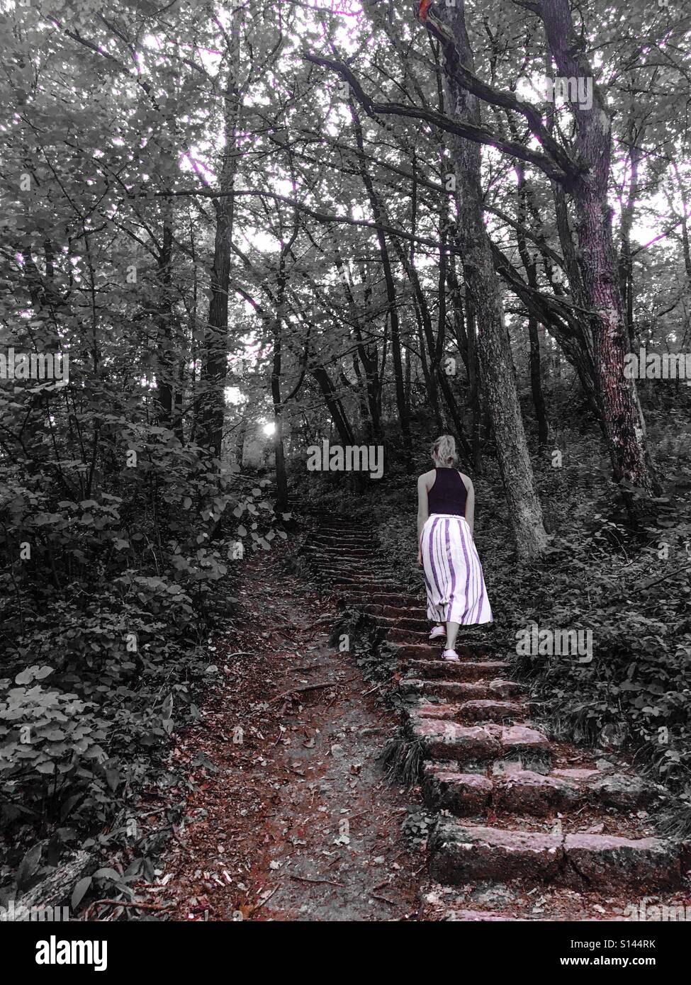 Walking girl hi-res stock photography and images - Alamy