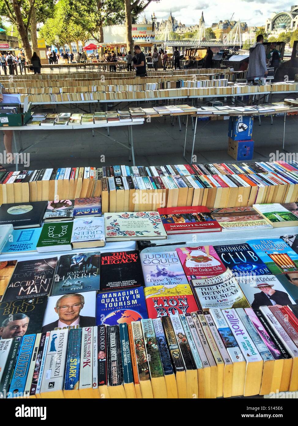 Book stall books secondhand hi-res stock photography and images - Alamy