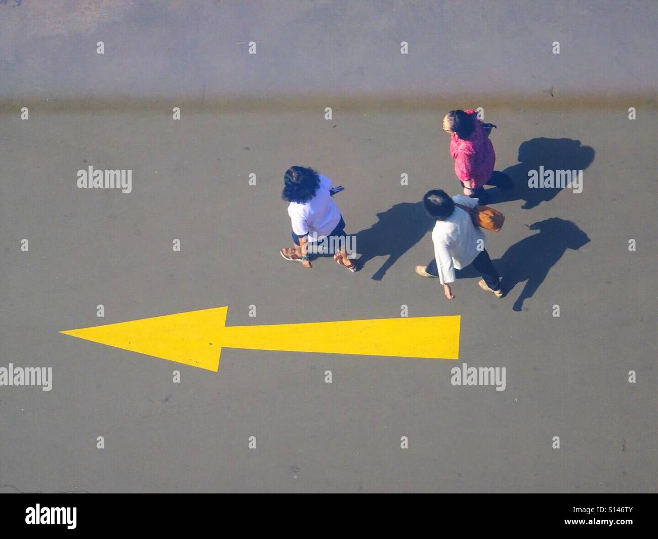 This way signage hi-res stock photography and images - Alamy