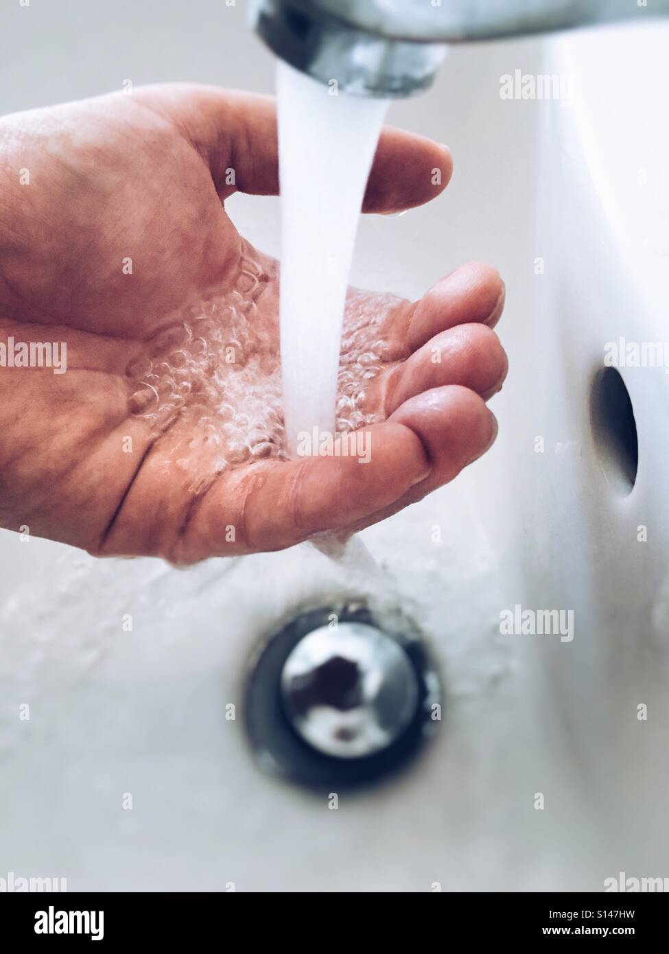 Running tap hand hi-res stock photography and images - Alamy