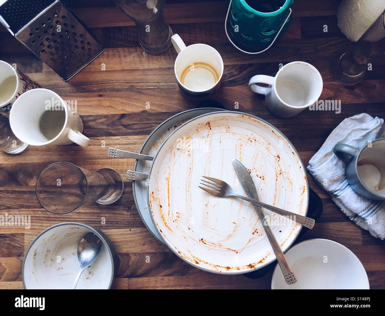 Dirty dinner plates hi-res stock photography and images - Alamy