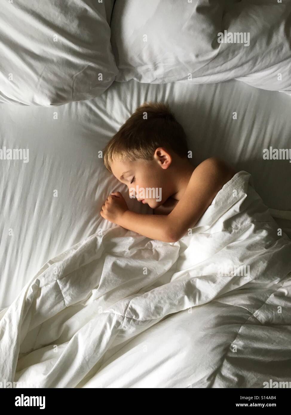 Sleeping bedding hi-res stock photography and images - Alamy