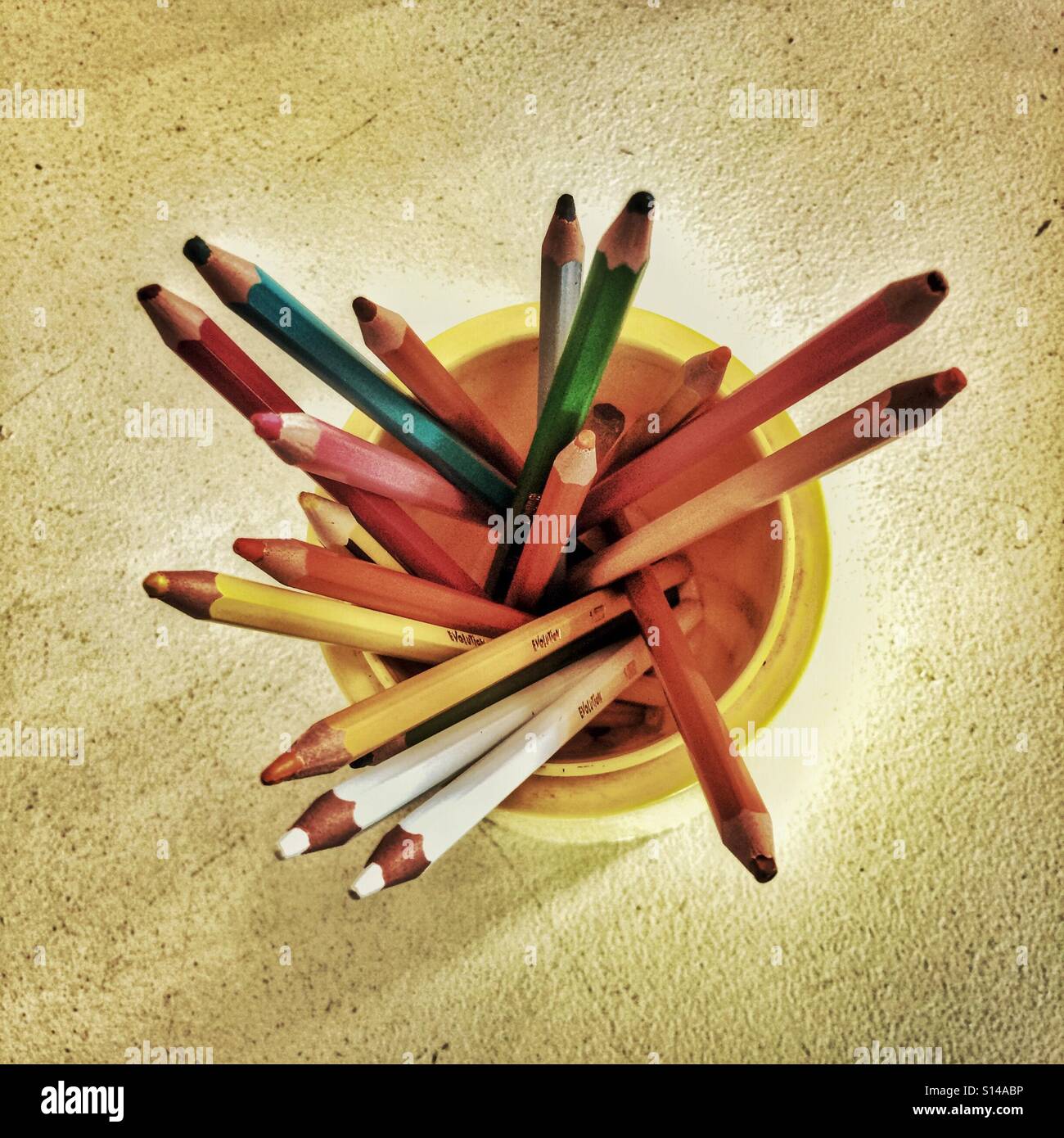 School pens and pencils hi-res stock photography and images - Alamy
