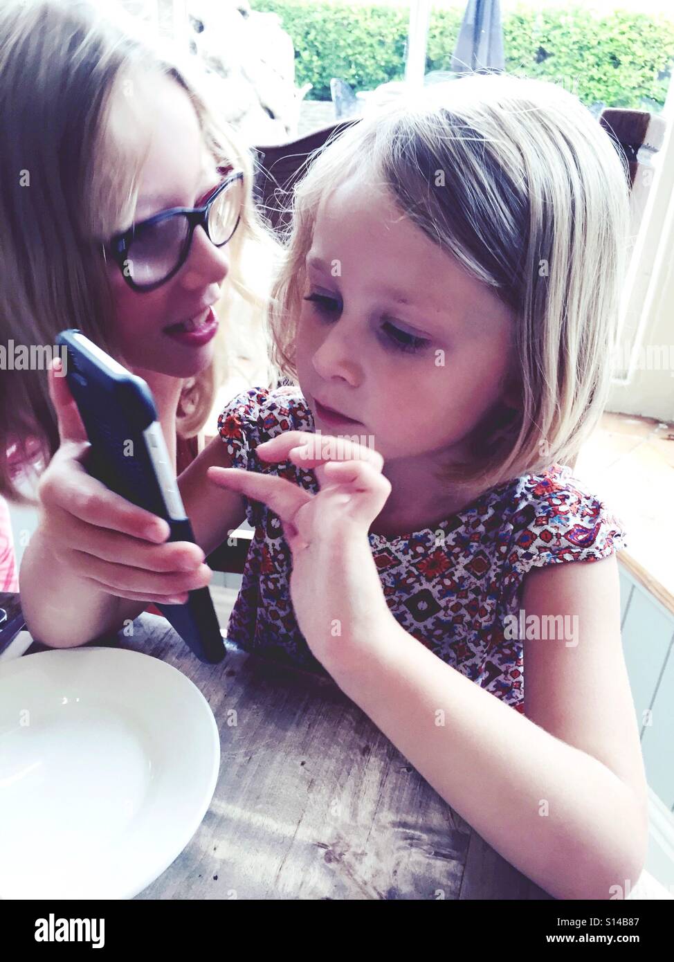 6 girls hi-res stock photography and images - Alamy