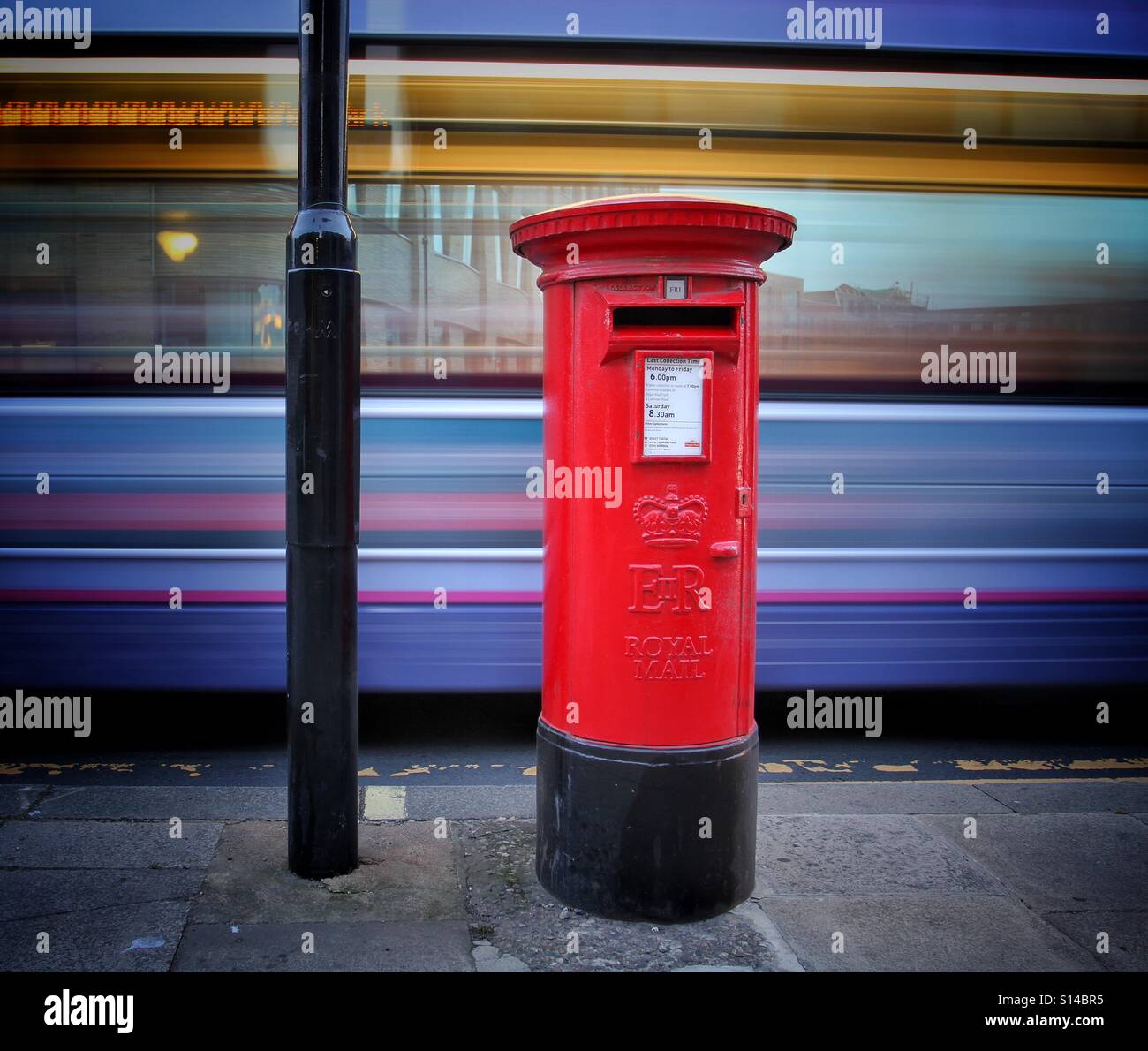 Royal mail post bus hi-res stock photography and images - Alamy