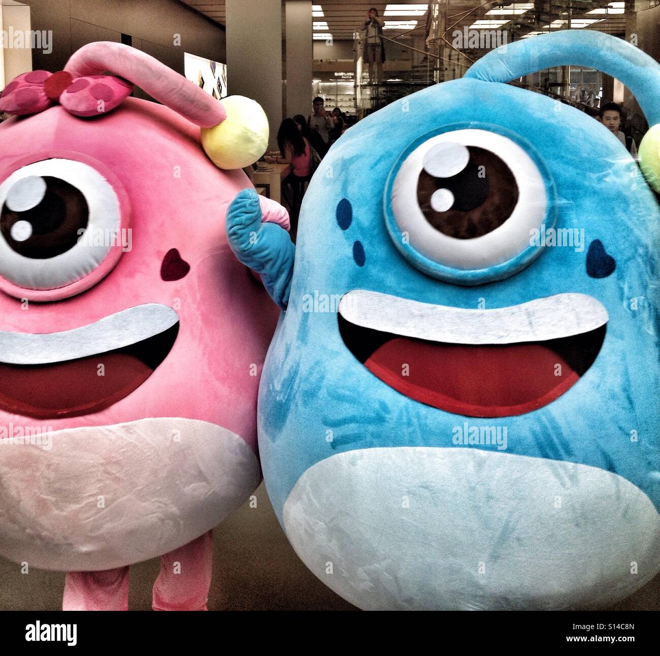 Alien couple hi-res stock photography and images - Alamy