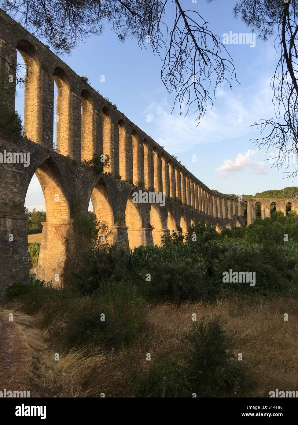 Roman viaduct hi-res stock photography and images - Alamy