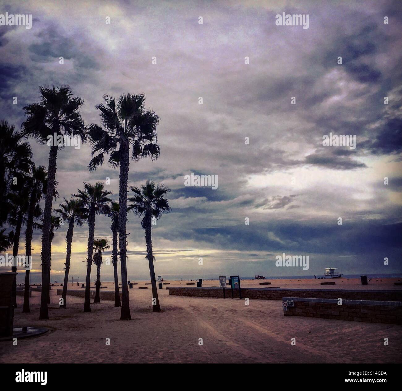 Stormy beach hi-res stock photography and images - Alamy