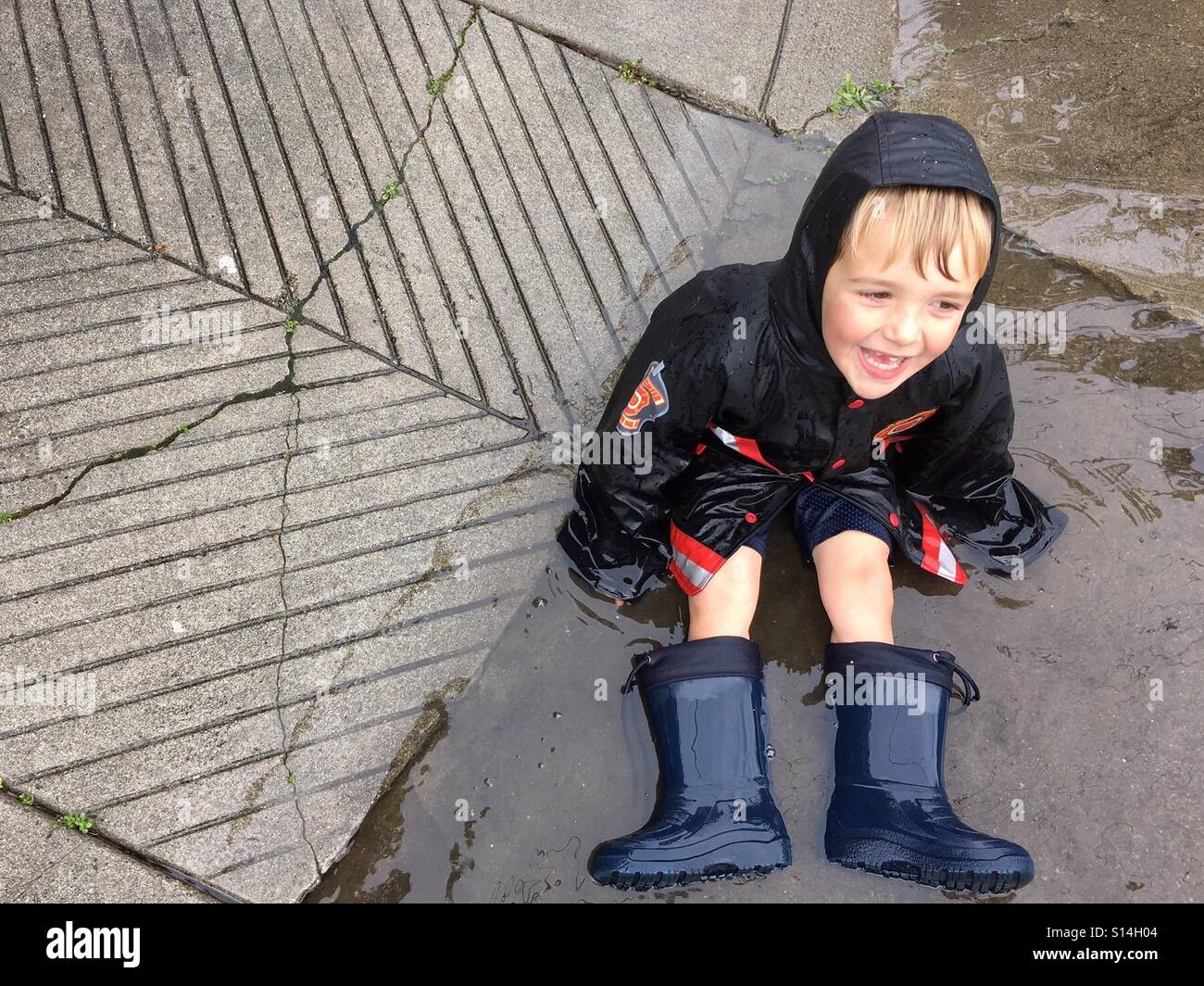 Soaking wet boy hi-res stock photography and images - Alamy