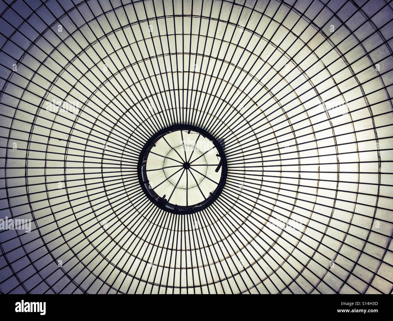 Look up at ceiling hi-res stock photography and images - Alamy