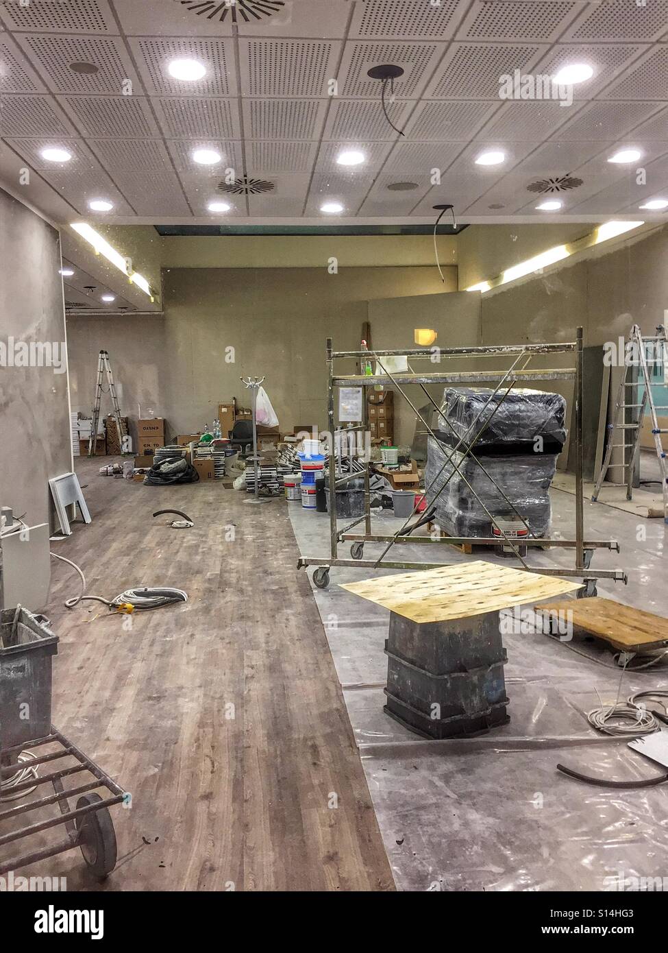 Construction work indoor hi-res stock photography and images - Alamy