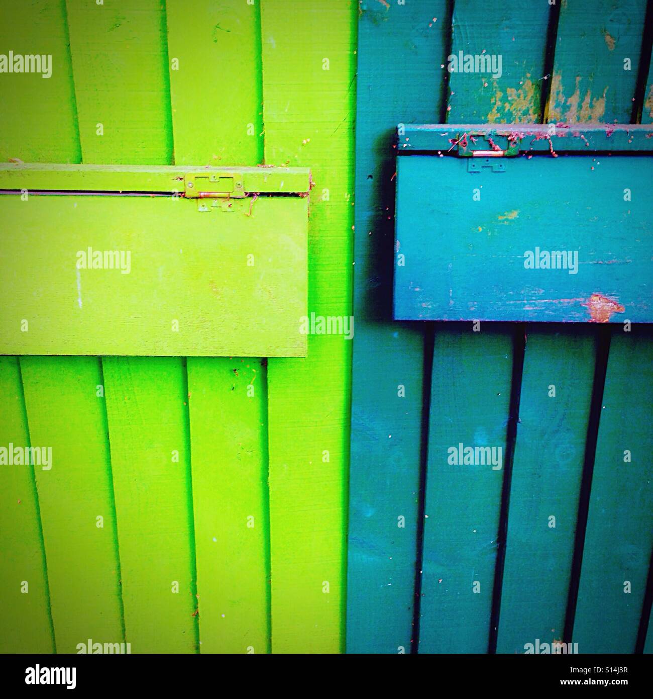 Two tone green retro fence Stock Photo - Alamy