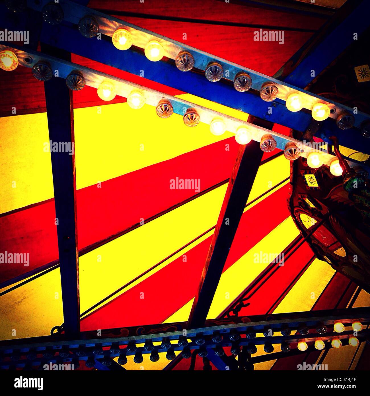 Vintage fairground lights hi-res stock photography and images - Alamy