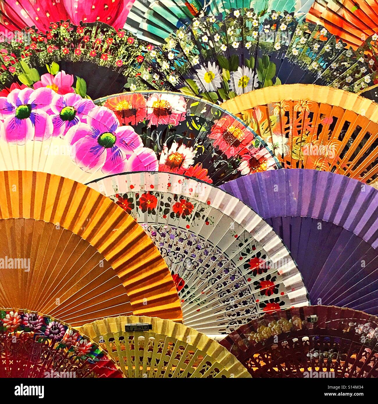 Traditional spanish flamenco hand fan hi-res stock photography and ...
