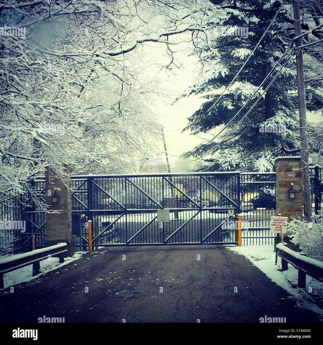 Winter gate hi-res stock photography and images - Alamy