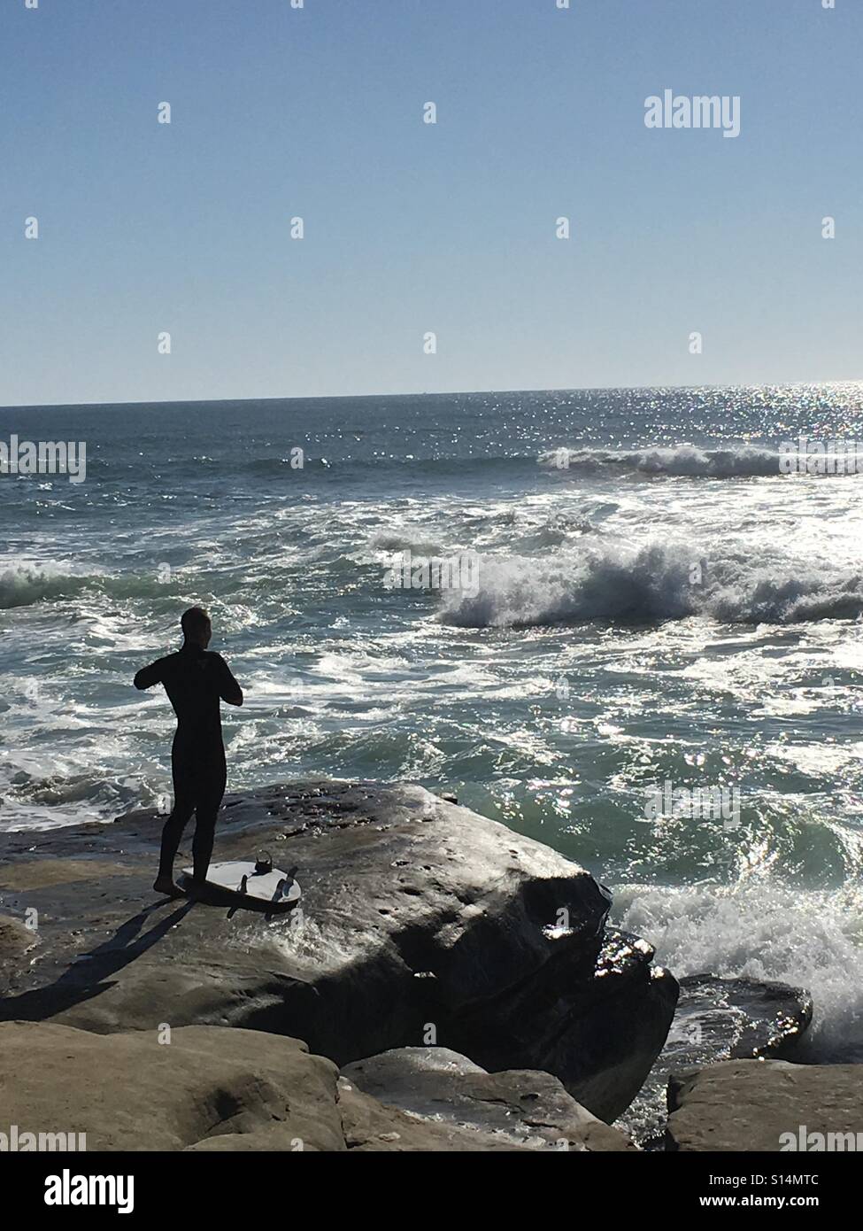 Surfer getting ready to go Stock Photo - Alamy