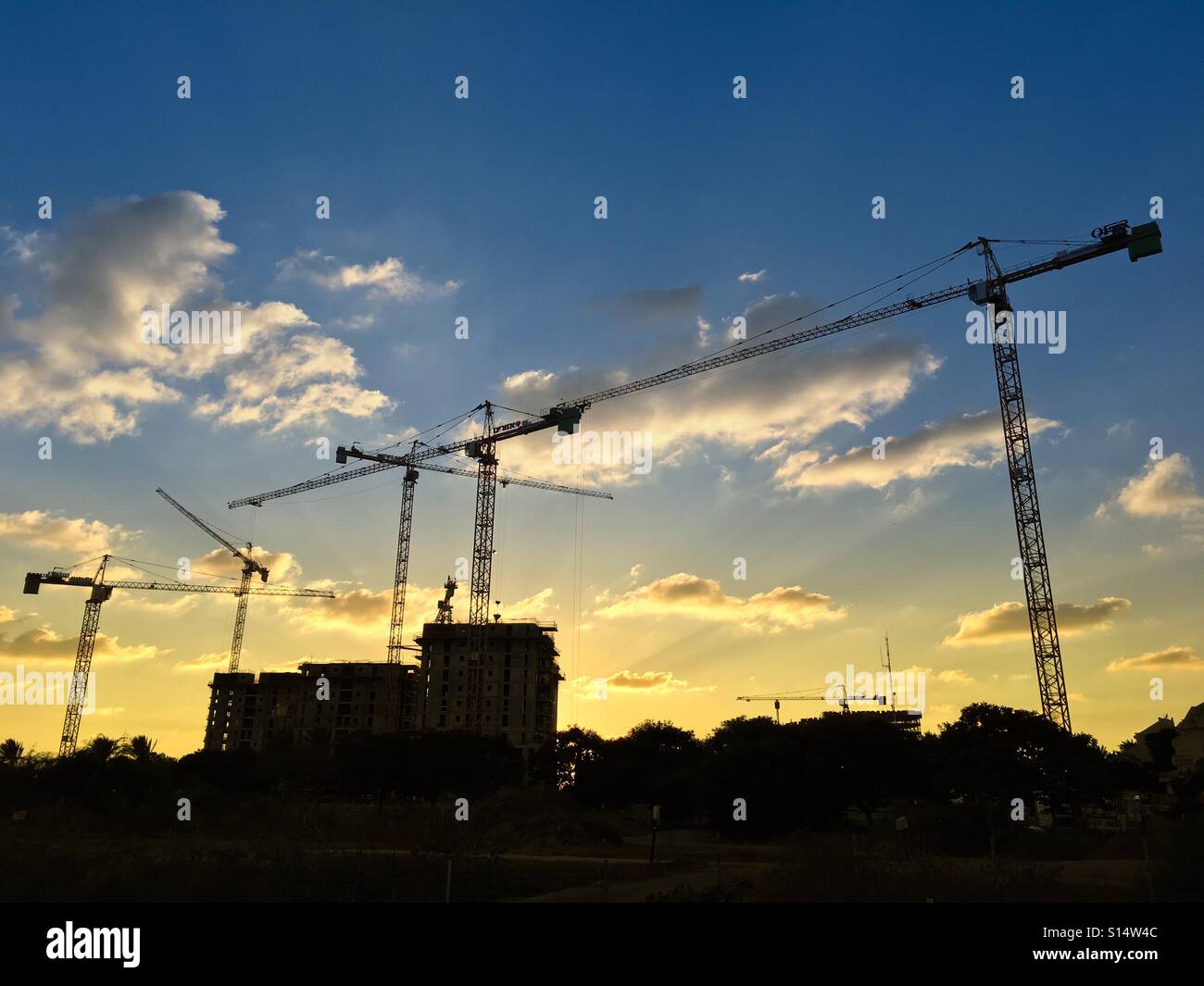City rise hi-res stock photography and images - Alamy