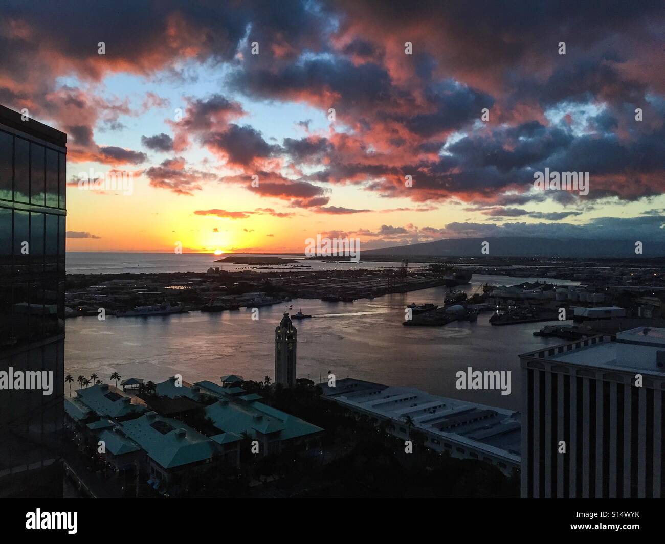 Aloha tower hi-res stock photography and images - Alamy
